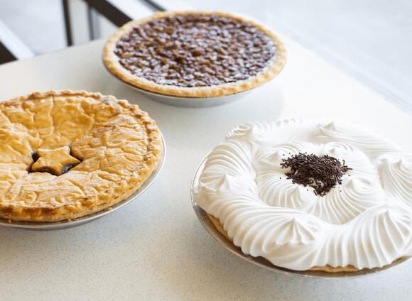 7 Restaurant Chains With the Best Holiday Pies Worth Taking Home ...