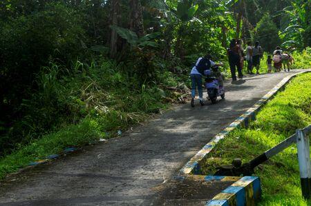 Earthquake of magnitude 7.8 strikes off southern Philippines, 15 feared ...