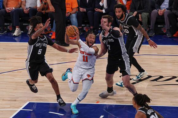 Fallon Jokes About Trump After Knicks Game Incident - NewsBreak