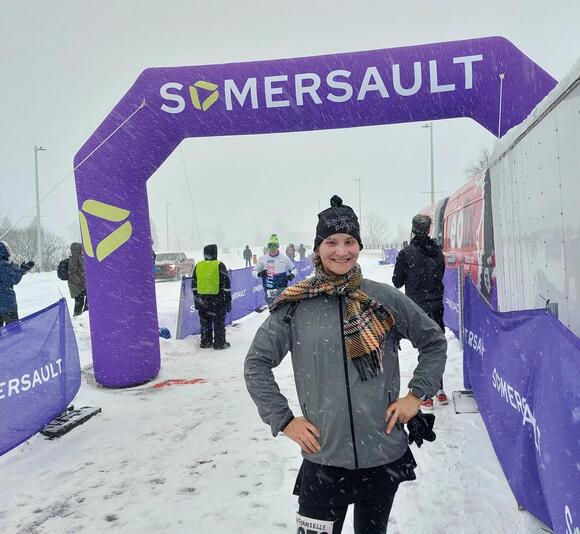 Trans runner who defeated 12-year-old girl defends biological men in ...