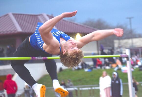 Track and field: Lake Mills boys 3rd at Deerfield Invite; Cambridge ...
