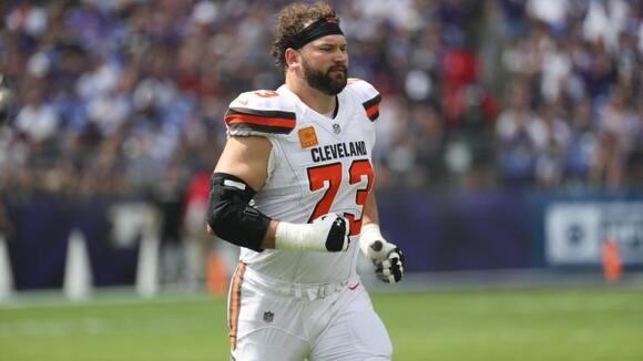 Browns HOF'er Joe Thomas settles online rumor about Joel Bitonio and ...