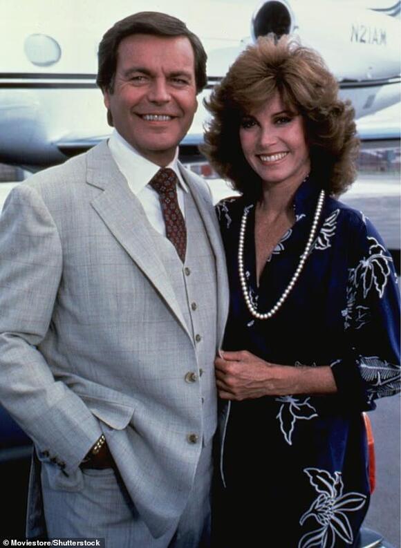 Hart To Hart star Robert Wagner, 95, poses for rare photo with Natalie ...