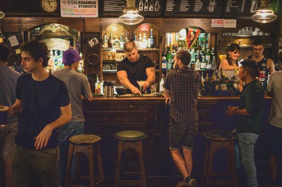 Bar Owner Publicly Snarks At A Customer Review, Saying A “Quick ...