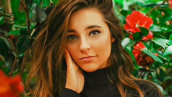 10 Signs You're More Attractive Than You Think & 10 Signs You're Just ...