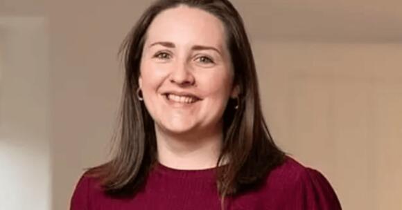 Young & Resilient ‘Antiques Roadshow’ Star Theo Burrell, 38, Says She ...