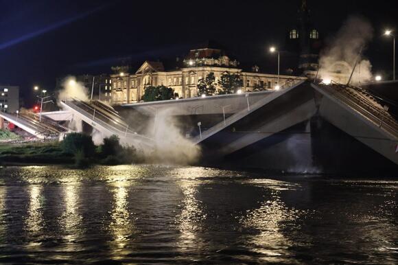 Workers race to remove collapsed Dresden bridge as floods expected