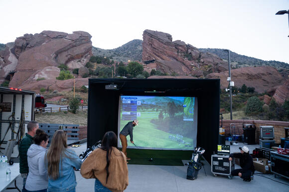 Country Music Star, Jordan Davis, Takes A Golf Simulator On The Road ...