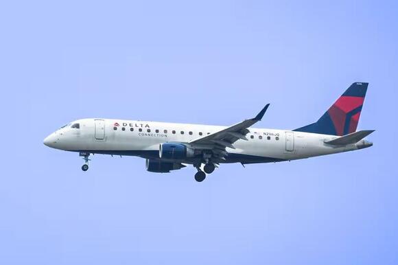 Delta flight forced to abort landing in terrifying near-miss at Boston ...
