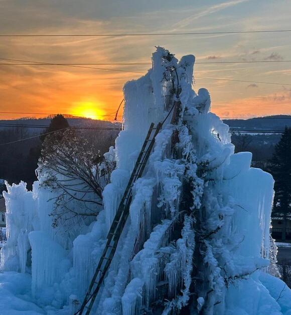 Giant Ice “Glacier” Is Turning Heads in Central New York - NewsBreak