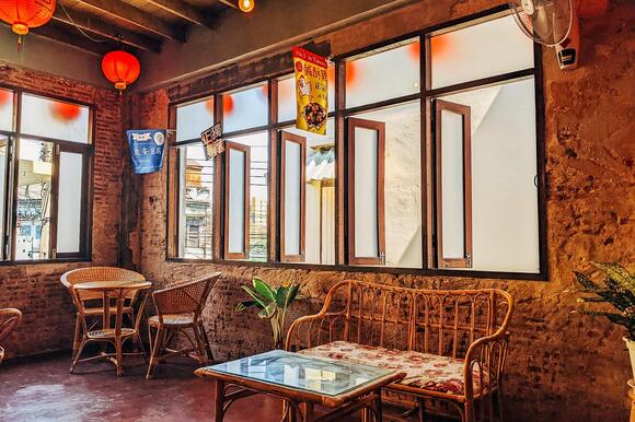 The “poor people foods” that luxury restaurants now charge absurd ...