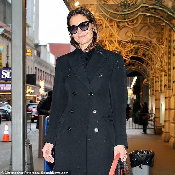 Katie Holmes shares her 'dressing room farewell' after making final ...