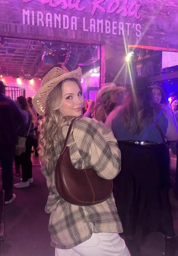 Jewelry store worker reveals how to spot someone cheating on their ...