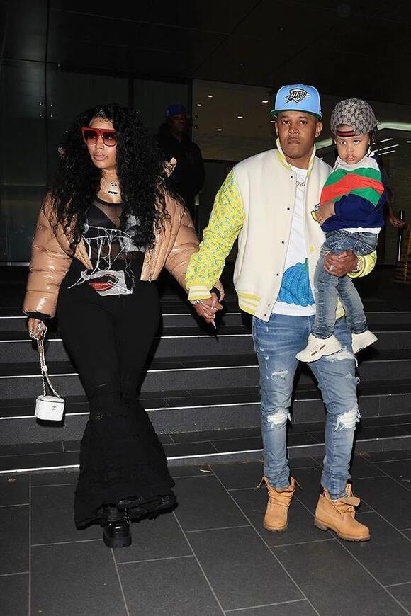 Nicki Minaj & Kenneth Petty Carry Son ‘Papa Bear’, 2, During Rare ...