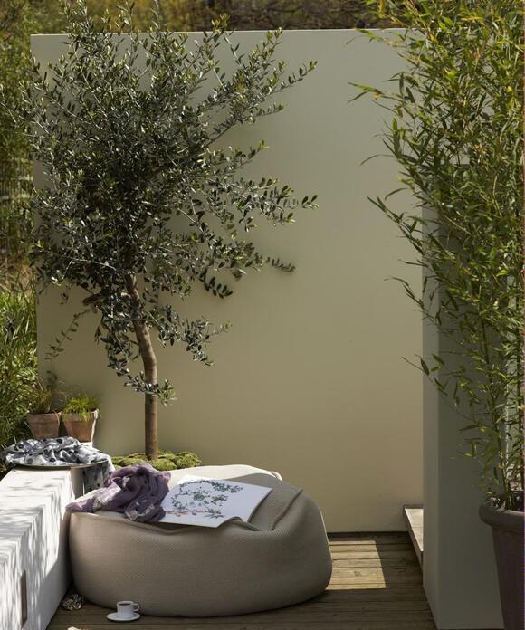 Black Garden Accents Are Fading And Designers Say Warm Minimalism Is