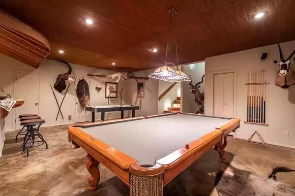 Go Inside Johnny Cash’s Former Table Rock Lake Mansion In Branson ...