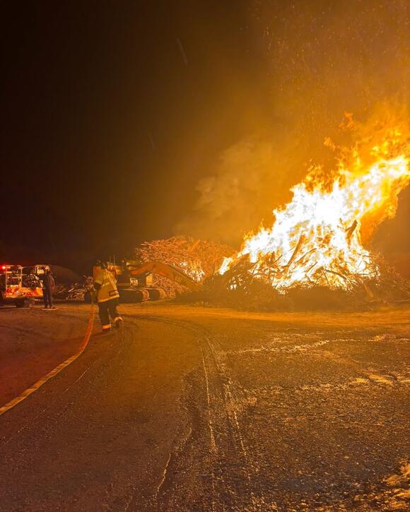 Brush fire under control in Ronald Reagan area - NewsBreak