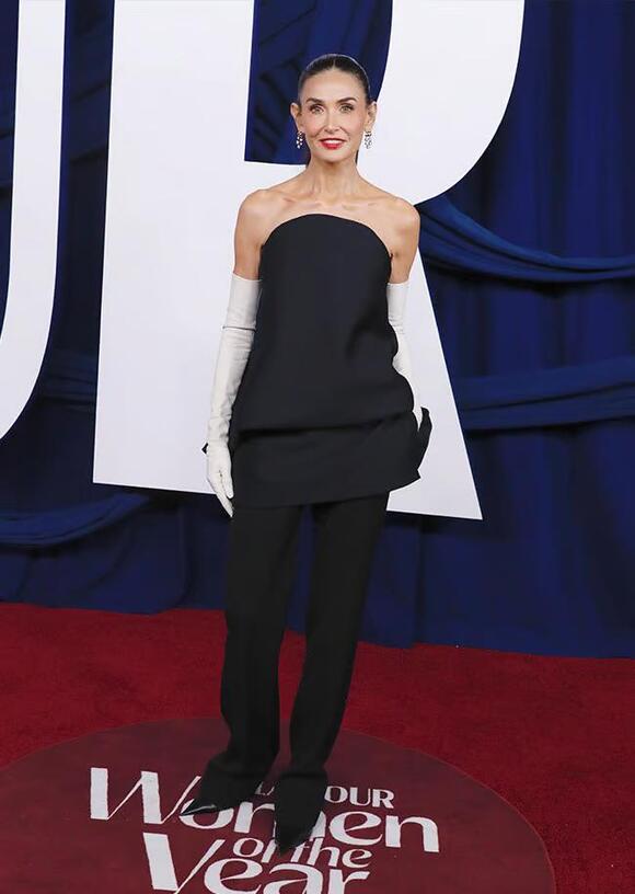 Fans React To Demi Moore's 'Ill-Fitting' Crescent-Shaped Outfit She ...