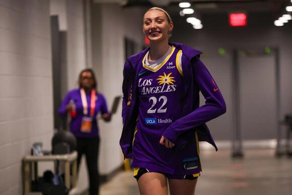 Sparks Poke Fun at LeBron James’ Viral ‘Happy International Women’s Day ...