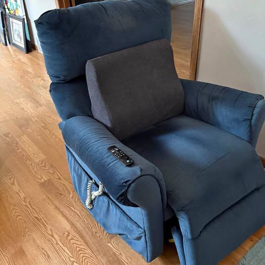 🎁 Freebies Up for Grabs in Jackson — Furniture & a TV - NewsBreak