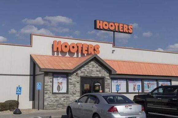 Hooters confirms uniform change for waitresses as restaurant undergoes ...