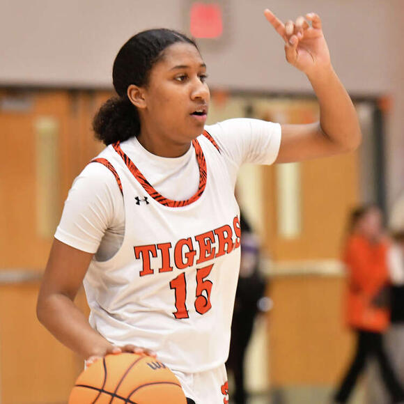 Three players score in double figures in Edwardsville's win - NewsBreak