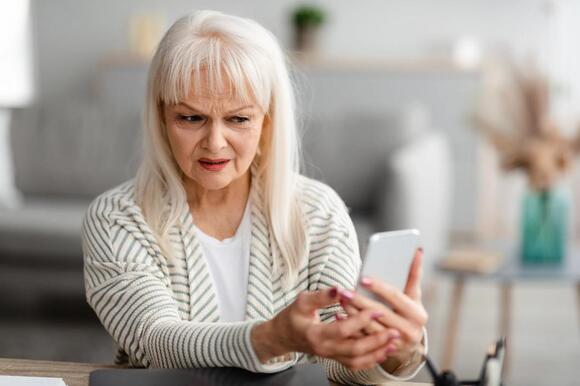 Don't Fall Victim to This T-Mobile Text Scam Circulating in Illinois ...
