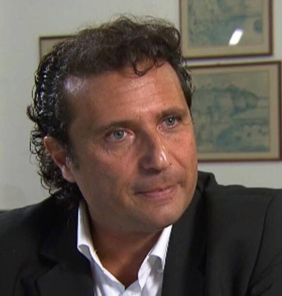 The Shocking Story Of The Costa Concordia, The Luxury Cruise Ship That ...