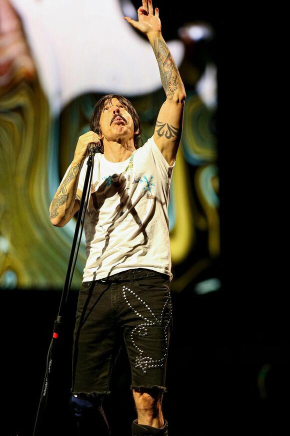 Anthony Kiedis’ Girlfriend Eileen Kelly Reveals Strangers Mistake Her ...