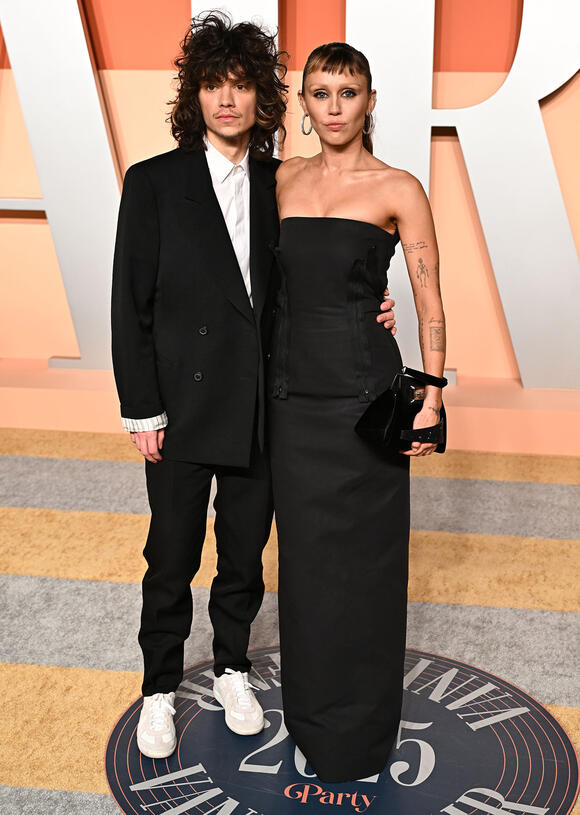 We're Still Not Over The Zipper Column Dress Miley Cyrus Wore On The ...