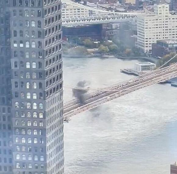 Brooklyn Bridge fire: Huge cloud of smoke over New York as mystery ...
