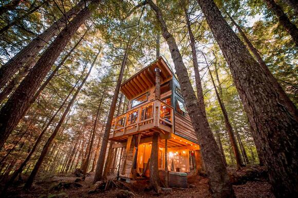10 of the most wishlisted US Airbnbs for 2026, from a live-in sculpture ...