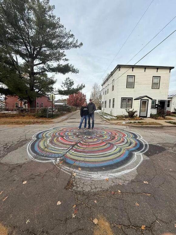 Town rallies behind ‘Manhole Michelangelo’ after Iowa officials target ...