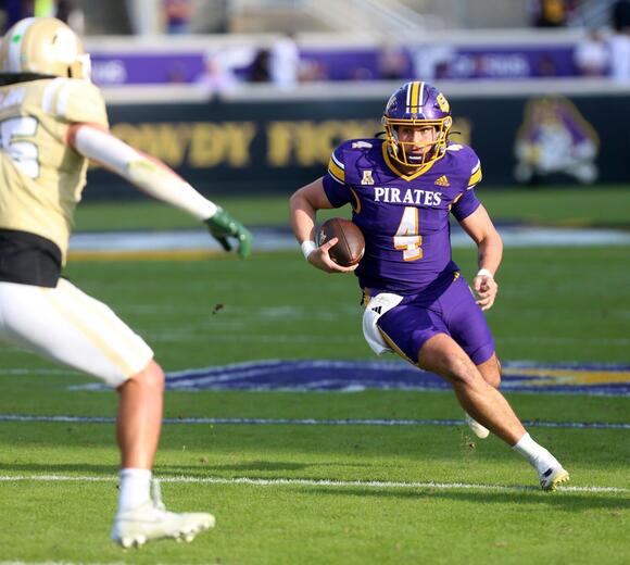 Houser's 4 TDs dump rival Charlotte, Pirates earn bowl eligibility ...