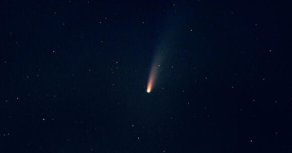 Green fireball witnessed above Great Lakes as comet fragment ‘explodes ...
