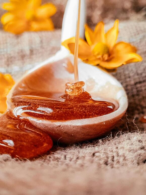 5 Raw Honey Mistakes That Quietly Waste Its Best Benefits - NewsBreak