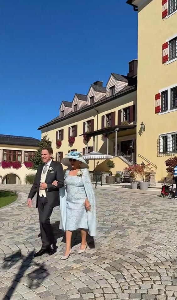 Joan Collins Walks Son Alexander Newley Down The Aisle In Lavish ...
