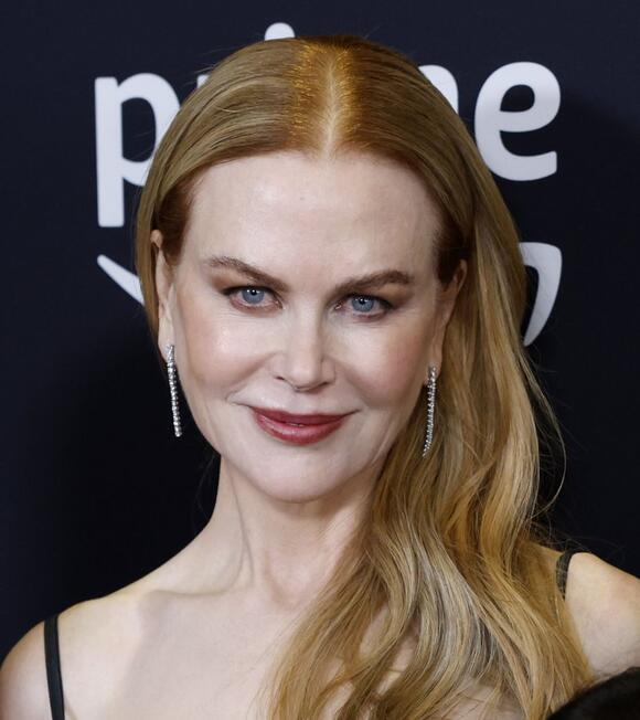 Nicole Kidman wears backless dress at 'Expats' premiere