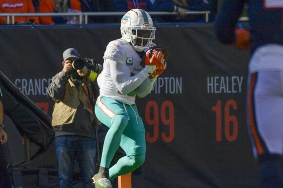 Officer placed on administrative duty after detaining Dolphins' Tyreek Hill