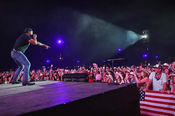 Caroline Bryan Recalls the Time Luke Bryan’s Mom Took a ‘Tinkle’ in ...