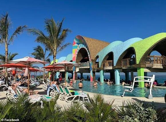 Shocking moment women's poolside dispute descends into full-blown fight ...
