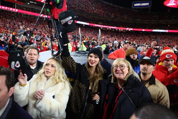 Taylor Swift ‘Nailed’ Travis Kelce in Three Words on Record-Breaking ...