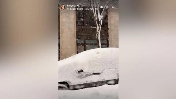 Kelly Ripa Shares Photos of Her $27 Million Manhattan Home Buried in ...