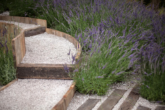 Ditch The Concrete Pavers: Gravel Started Taking Over Outdoor Spaces ...