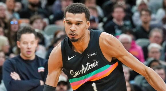 Victor Wembanyama’s Ridiculous Warmup Dunk Makes Him a Perfect Dunk ...