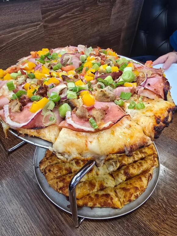 Grilled Chicken, Bacon, and Mango Make a Pizza in Hurricane this Summer ...