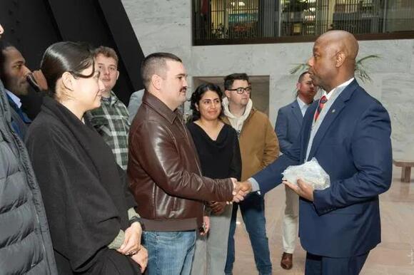 Sen. Tim Scott thanks South Carolina National Guard - NewsBreak