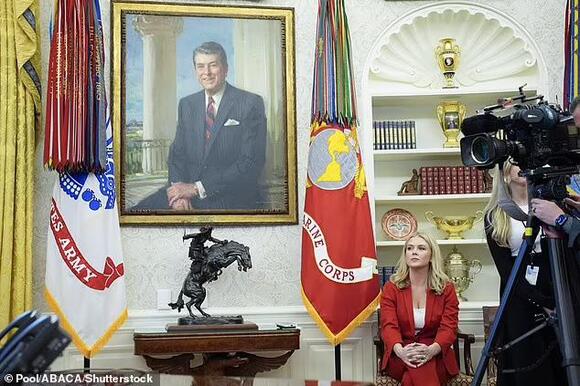 Karoline Leavitt boots Russian journalist from Oval Office during Trump ...