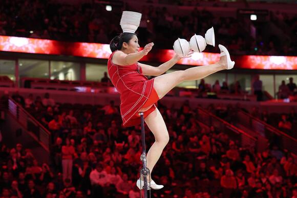 NBA halftime icon Red Panda returns from injury at Bulls game in ...