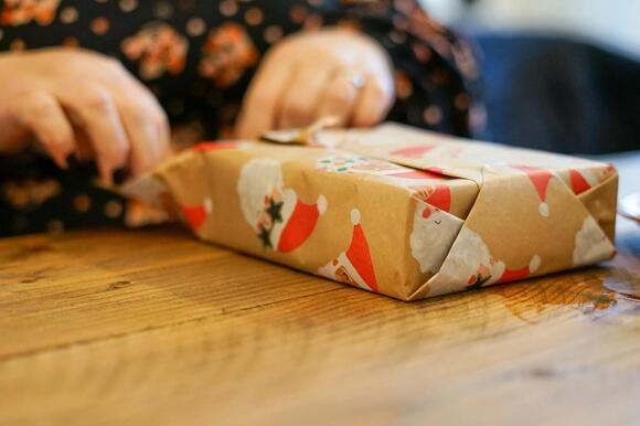 Where to Get Gifts Wrapped in Yakima for the Holidays - NewsBreak